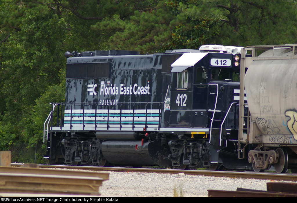 FEC 412 IN A NEW PAINT JOB